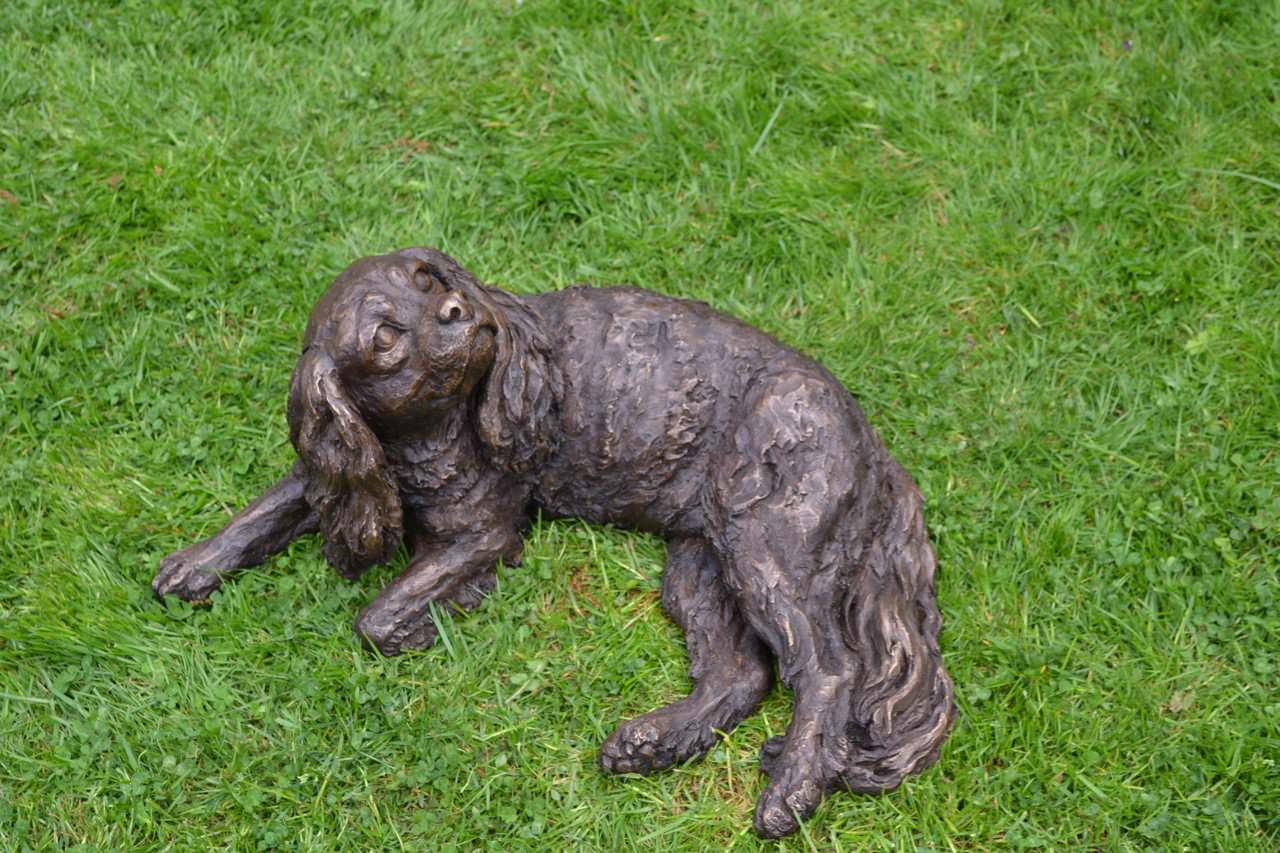LYING CAVALIER KING CHARLES SPANIEL SCULPTURE | Tanya Russell