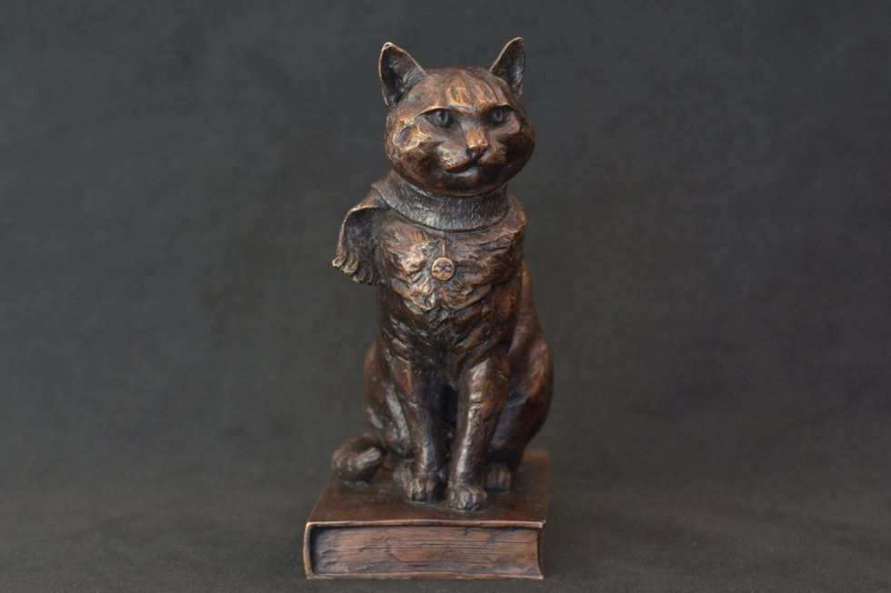 Street Cat Bob Memorial Statue sculpted by Tanya Russell